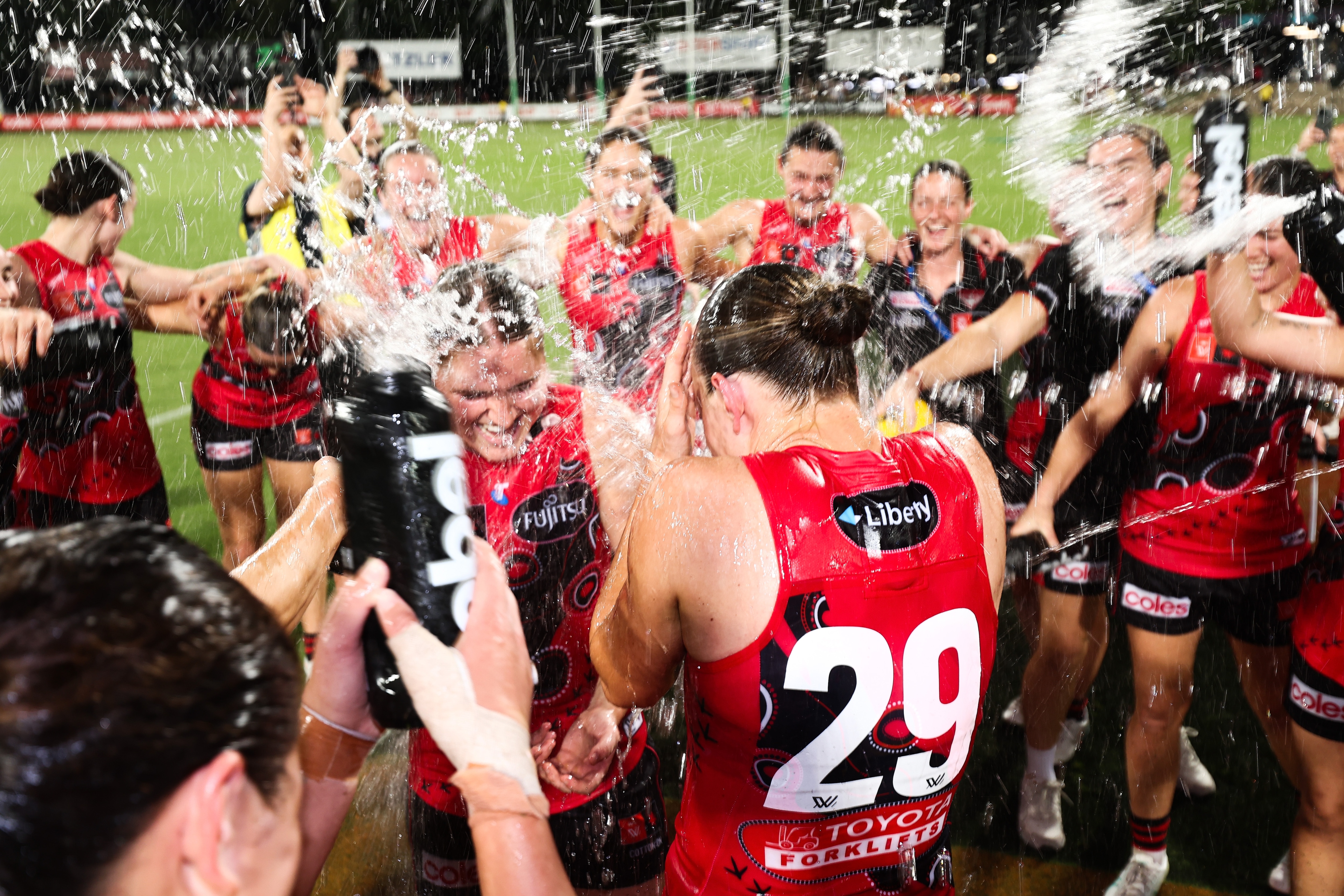 Bombers stay unbeaten with brave Dreamtime win