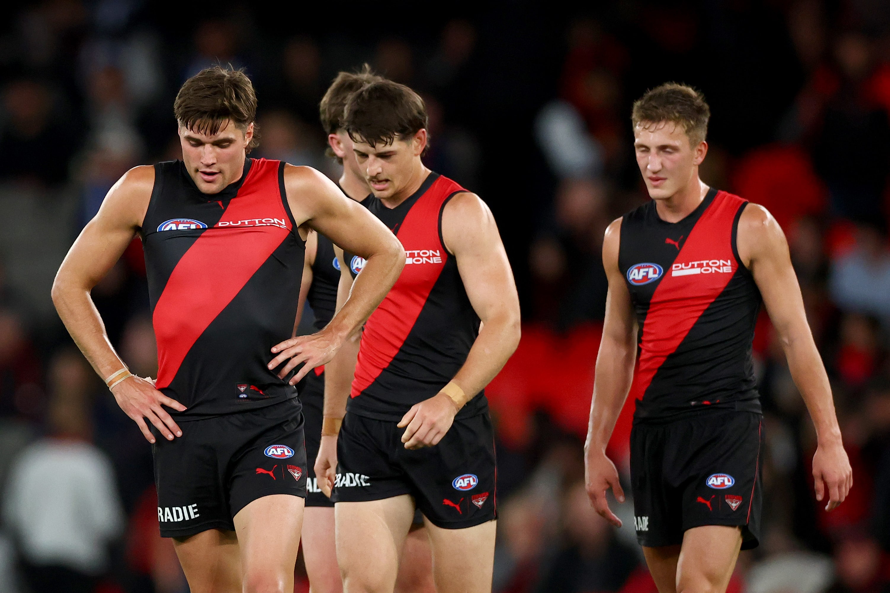 Roos snap 10-year streak as Bombers comeback falls short