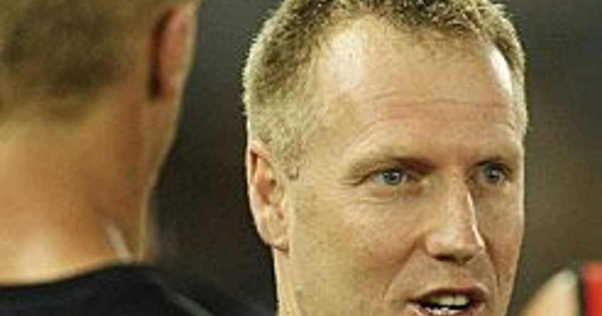 Knights backs Lloyd, Lucas