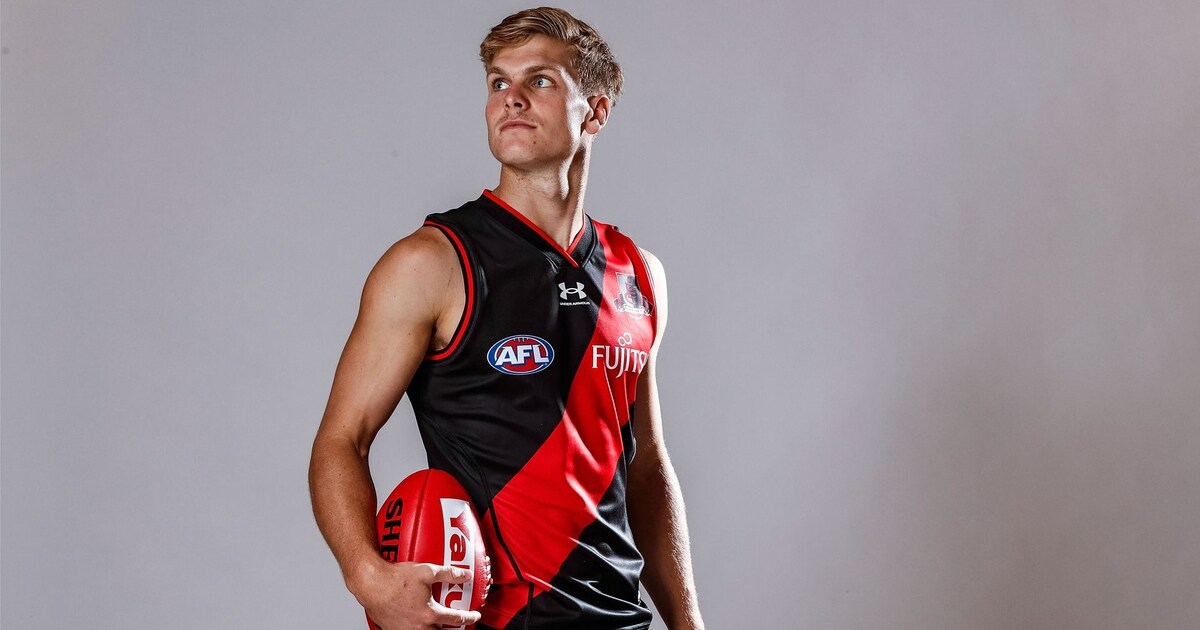 Team selection: Hobbs debut confirmed