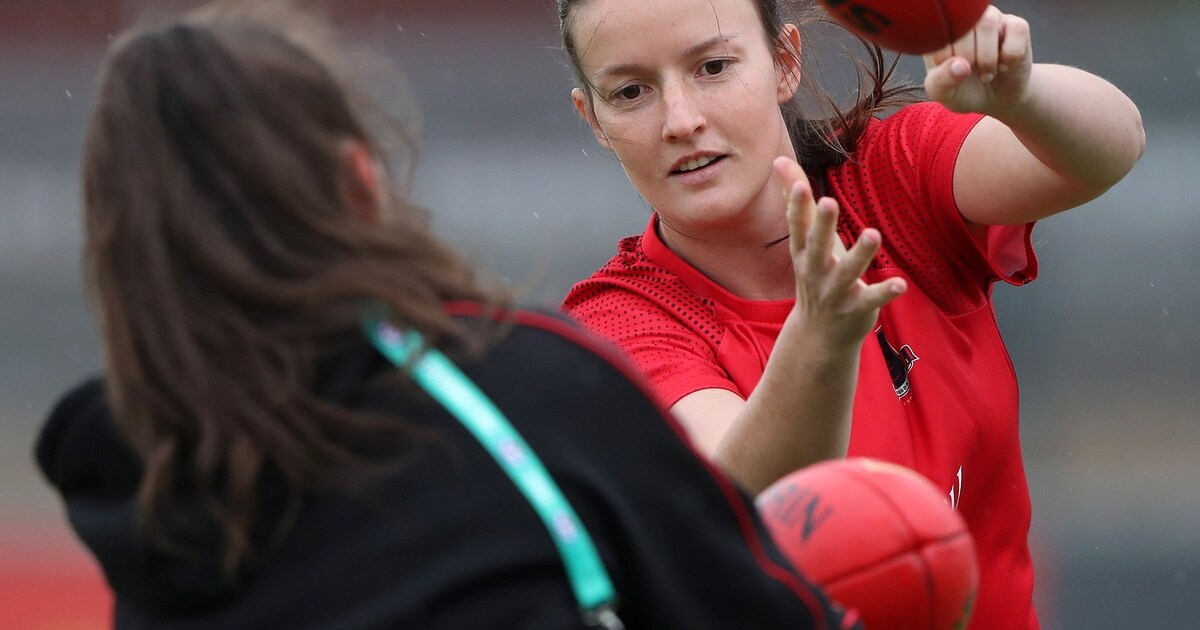 AFLW 2022 S7 Round 10 - Port Adelaide v Essendon
