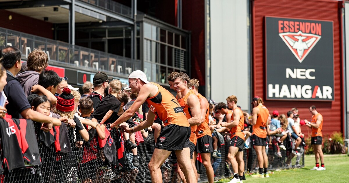 Gallery: Snap and sign Tuesday at the NEC Hangar