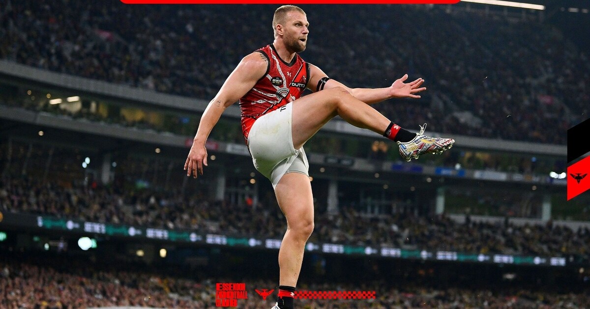 Stringer celebrates 200th with early double